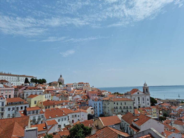 PORTUGALSKA! Povratne letalske karte v Porto ali Lizbono že za 80 eur ...